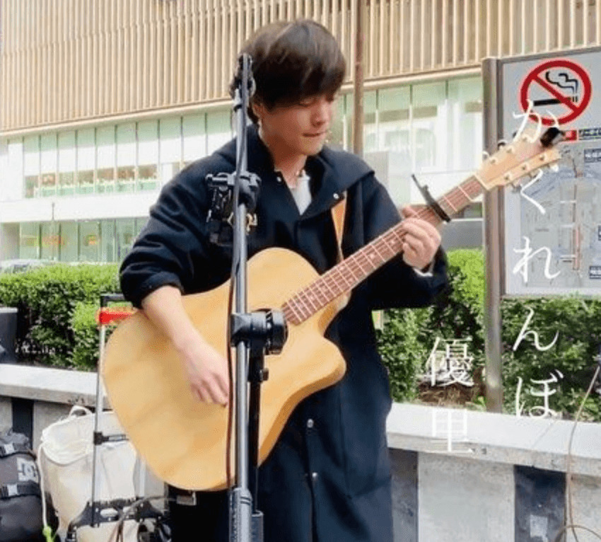 優里のギターのメーカーは？路上ライブ時代と最新の3本【画像・動画】｜aulii.net